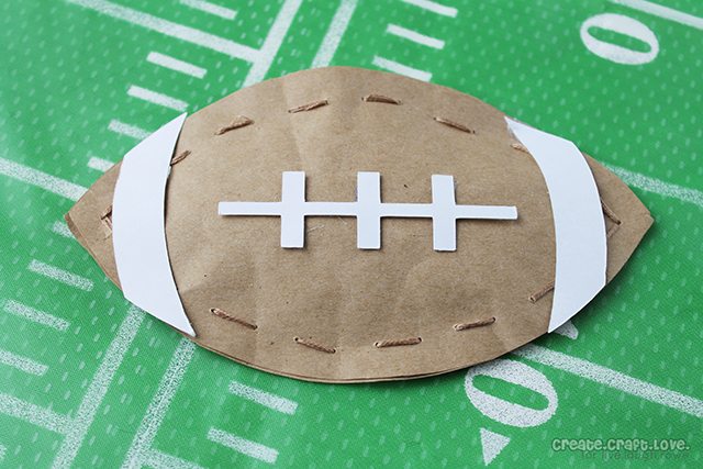 Super Bowl Party Favors that are sure to score a TOUCHDOWN!