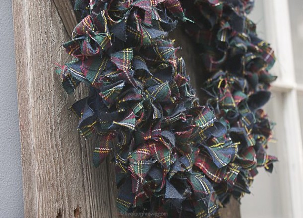 Winter Flannel Wreath - Live Laugh Rowe
